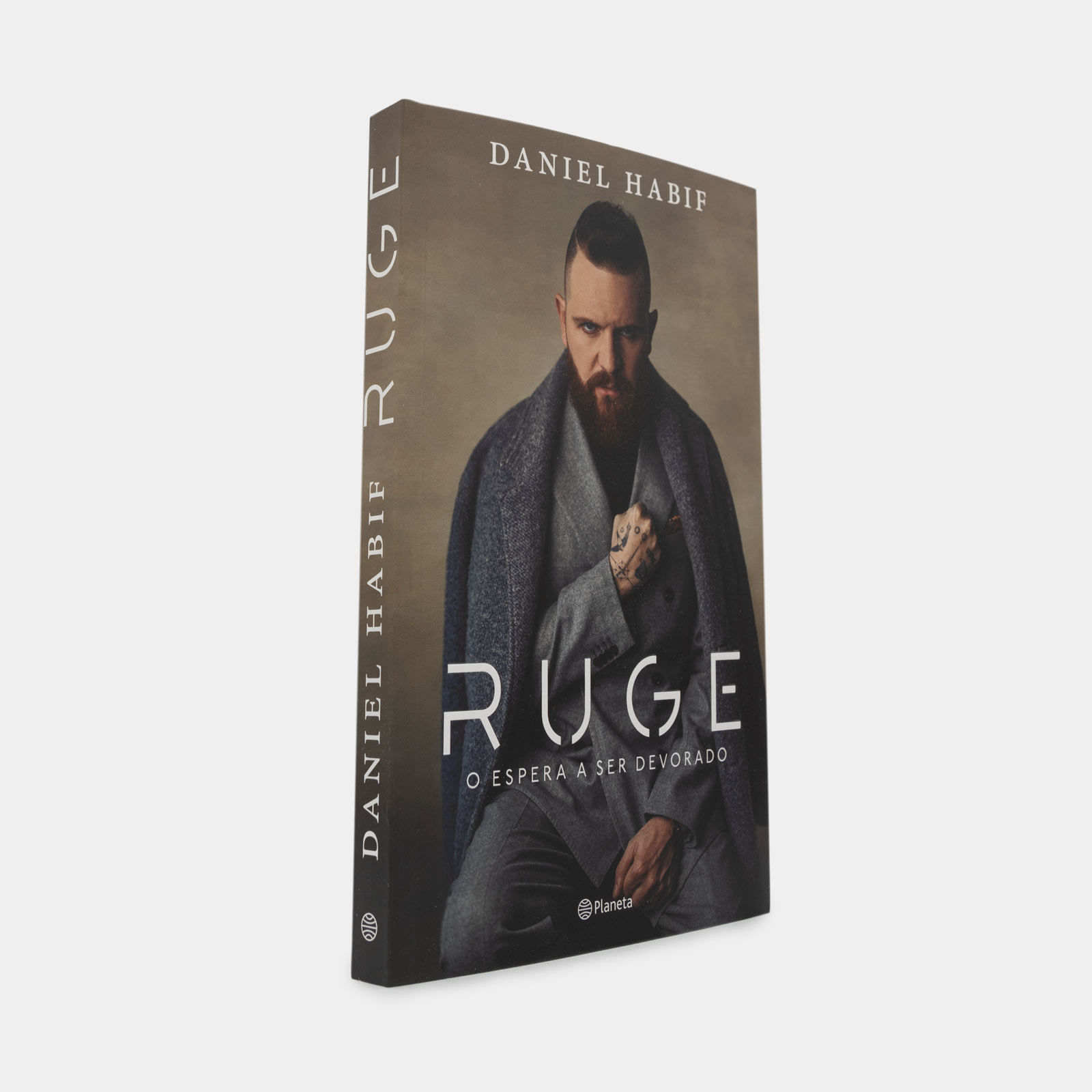 Ruge o espera a ser devorado