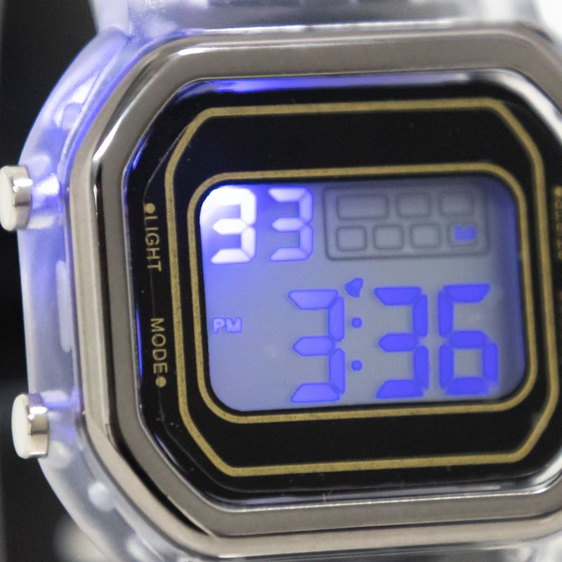 Reloj digital pulso negro con tablero transparente